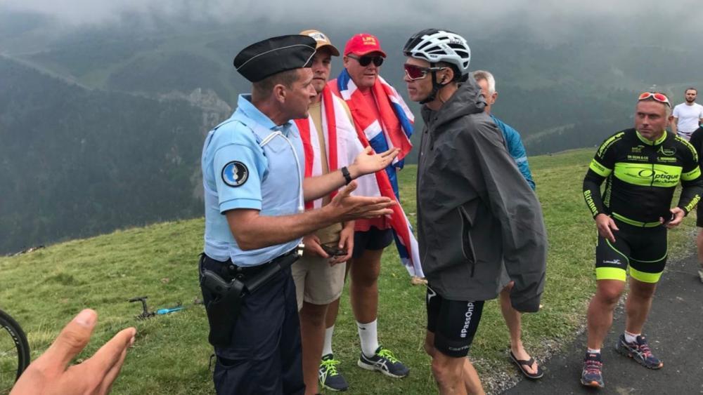 Kuriose Verwechslung: Froome zofft sich mit Polizisten - Rennrad ...