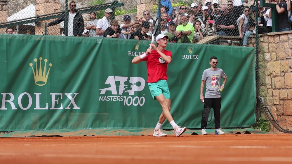 VIDEO | Auch beim Training: Sinner zieht Blicke auf sich - Tennis ...