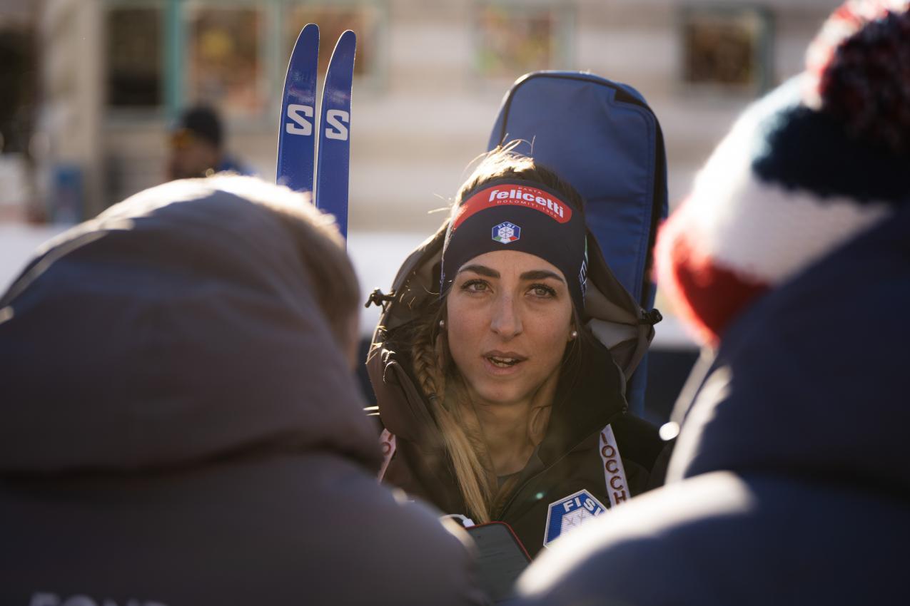 In der Antholzer Sonne: Wierer findet ihr Lachen wieder - Biathlon ...